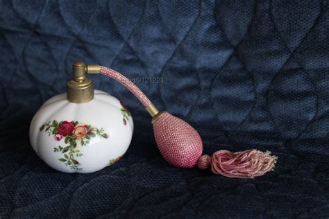 Винтидж бутилка за парфюм Royal Albert Антиквариат Ямбол Винтидж бутилка за парфюм Roy