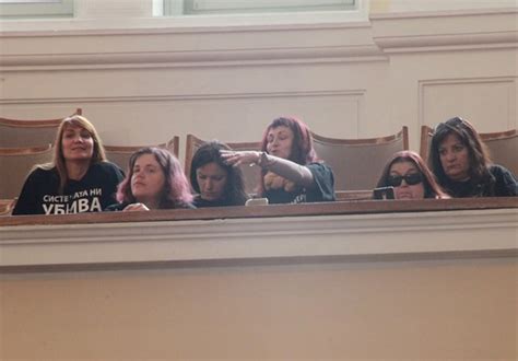 Майки на деца с увреждания поискаха оставката на Валери Симеонов