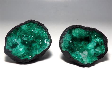 Dyed Green Quartz Crystal Geode Nodule Den Of Antiquity