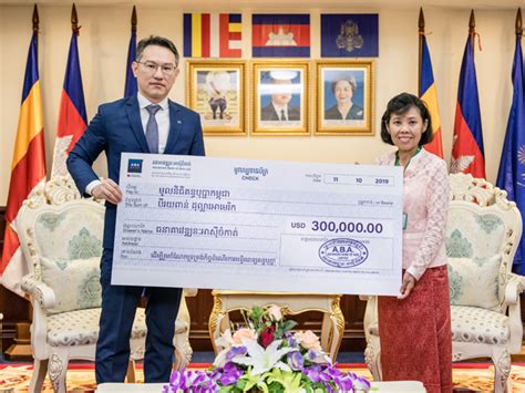 ធនាគារ Aba បរិច្ចាគ ប្រាក់ ចំនួន ៣០០ ០០០ ដុល្លារ ដល់ មូលនិធិ គន្ធបុប្ផា កម្ពុជា