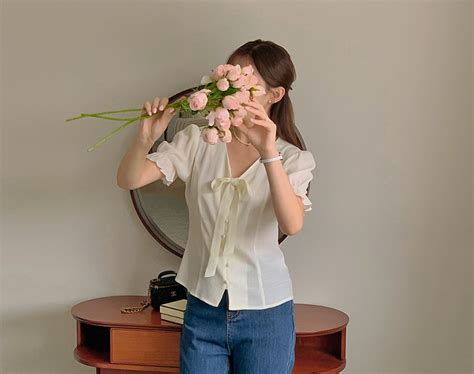 리리앤코 베린츠 링클 브이넥 리본 타이 블라우스 여름 신상 데일리룩 데이트룩 캐주얼룩 캠퍼스룩 러블리룩 리본블라우스 여름블라우스 하객룩 격식룩 출근룩 오피스룩 반팔