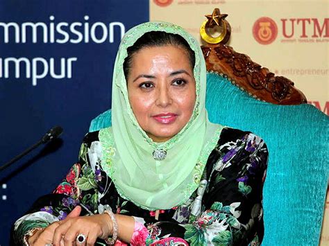 Raja Zarith Sofiah Pays Tribute To Late Sultan Ahmad Shah