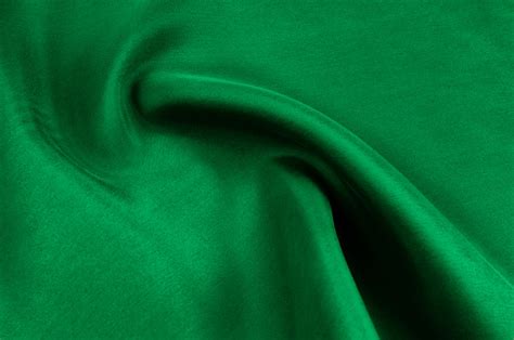배경 질감 패턴입니다 두꺼운 두꺼운 실크 직물은 녹색입니다 이 새틴 직물 디자인에 부드러운 흐름을 만들기 위한 이상적입니다