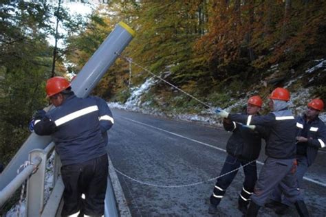 ЧЕЗ възстанови щетите на Петрохан с уникални за България стълбове
