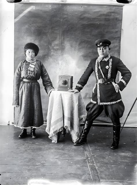 Эргэн Дурсахад Сайхан Цэргийн гавьяаны улаан тугийн одонтой хүн чинь ингэж зогсохоос яахав