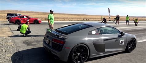 2017 Porsche 911 Turbo S Vs Audi R8 V10 Plus Drag Race Is Ridiculously Unfair Autoevolution