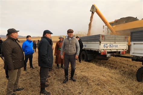 Eрөнхий сайд тариалангийн бүс нутагт ажиллаж байна Гэрэл гэгээ