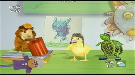 빨간모자가 길을 걷고 있는데 늑대가 뒤를 따라오고 있다 Youtube