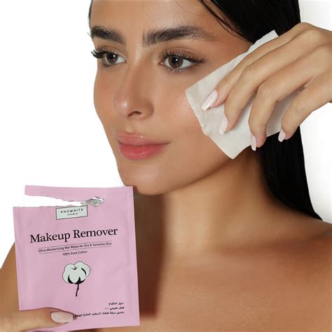 امنحي بشرتك العناية التي تستحقها مع مزيل المكياج من سنوايت💧المصنوعة من القطن الخالص والمشبع