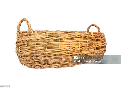 흰색 배경에 고리버들로 만든 큰 양손 고리버들 바구니 격리 0명에 대한 스톡 사진 및 기타 이미지 0명 갈색 고리 세공 Istock