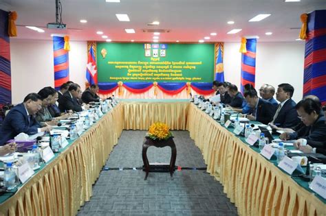 គណៈប្រតិភូក្រសួងរៀបចំដែនដី នគរូបនីយកម្ម និងសំណង់ ធ្វេីសេចក្តីរាយការណ៍ពីវឌ្ឍនភាពការងារ Ams Central