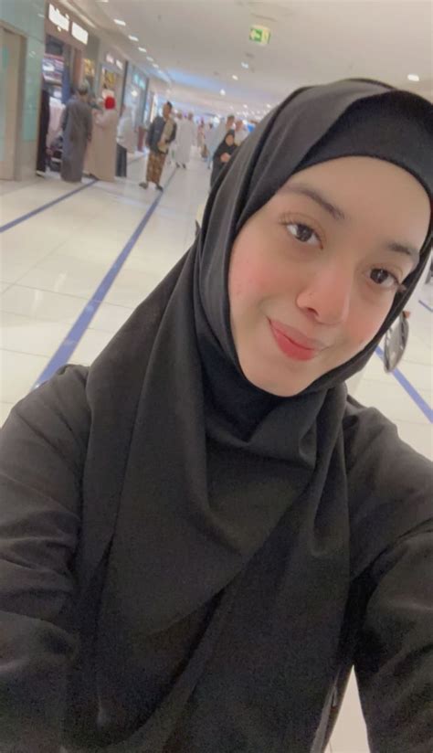 Arisha Razi Umrah Pictures With Husband Reviewit Pk