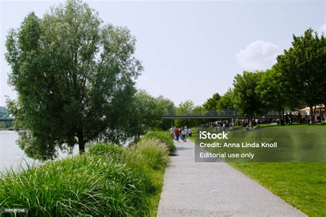 유로베아 럭셔리 쇼핑몰 그린 코리더 클리어 패시지 스마트 시티 지속 가능한 건축 건강한 라이프스타일 금융 지구 다뉴브 강