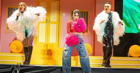 Miranda Dio El Show Más Grande De Su Historia Beso Con Lali El Baile