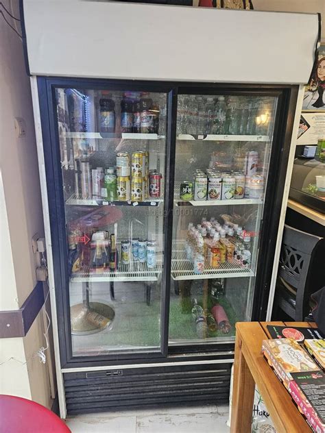 Продавам хладилна витрина Хладилна витрина Размери 110 200см Хладилници Фризери Ямбол