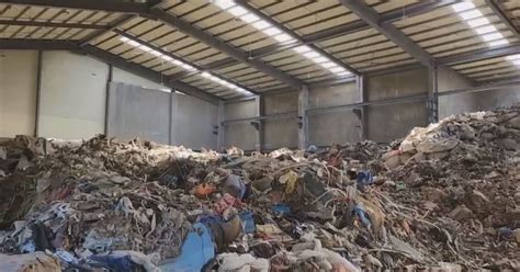 폐기물을 비료로 속여전 공무원도 범행 가담