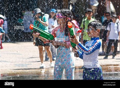 Gamines En Maillot De Bain Banque De Photographies Et Dimages Haute R Solution Alamy