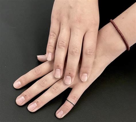 Tatuaggi Sulle Dita 15 Idee Per Tattoo Uomo E Donna Donne Sul Web