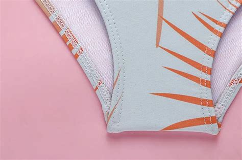 Купальники для мамы и дочки летние Семейные комплекты с принтом купальники для мамы и дочки