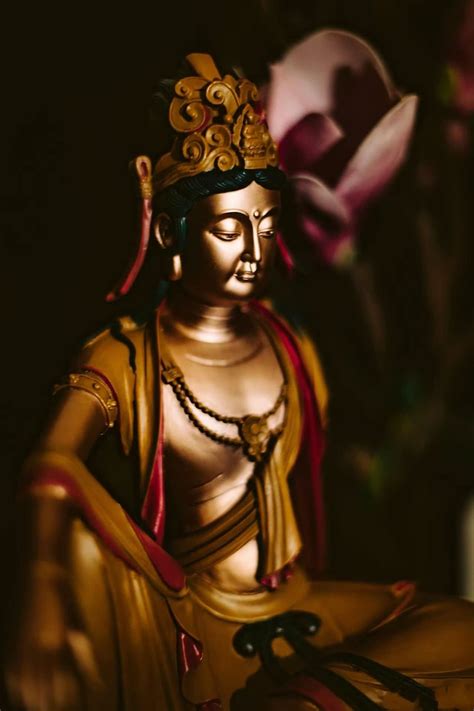分手不一定是壞事離開也不一定是錯事 在轉大運的時候莫名的就會有一些人不在聯繫了有些感情自然而然的斷開這是在走好運之前上天提前幫你