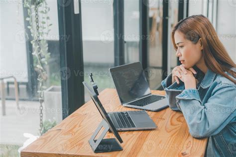 Page Monitor Screen Stock Photos Images And Backgrounds For Free Download