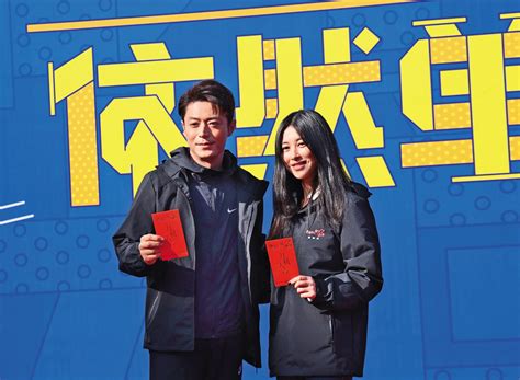 夫妻分頭衝事業！男神霍建華復出翻拍經典 帥翻上海大街畫面全曝光 娛樂星聞