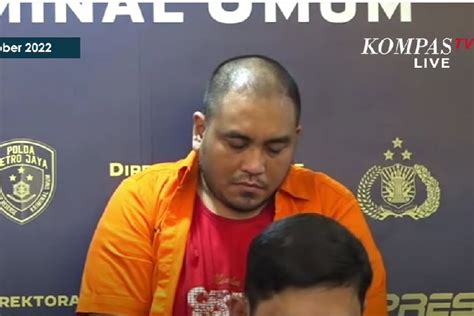 Tak Lagi Tersenyum Kini Rudolf Tobing Terdiam Dan Menunduk