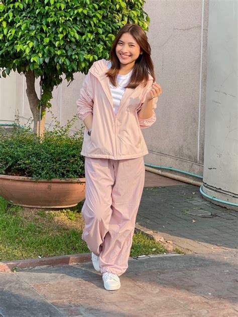 ดูไอเดียสไตล์การแต่งตัวสำหรับ「เสื้อฮู้ดพาร์กา กันยูวี Uv Protection พับเก็บได้、เสื้อยืด แขนสั้น