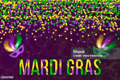 마디 그 라 카니발 벡터 그림 녹색 자주색 노란 색종이와 어두운 배경에 마스크 프로젝트에 대 한 디자인 서식 파일 편집을 쉽게 Mardi Gras에 대한 스톡 벡터 아트 및