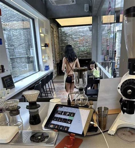 广州一咖啡店员工衣着暴露被指色情营销 无忧资讯