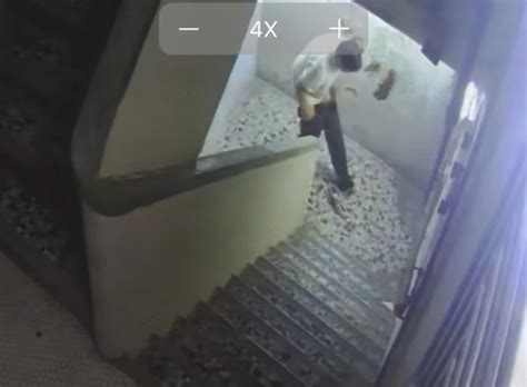 Juicy叮｜旺角「濑屎男」匿唐楼除裤抆屎落墙 完事凑近鼻端闻一闻 星岛日报