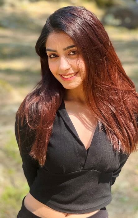 Twinkle Arora Height Weight Age Boyfriends Biography Facts