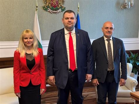 Още една депутатка напуска групата на Доган