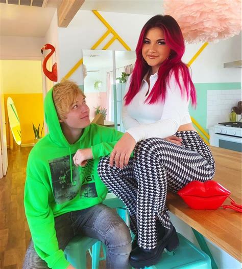 Pin By Rylee On Traphouse Sam And Cat Cutest Couple Ever Sam And Colby