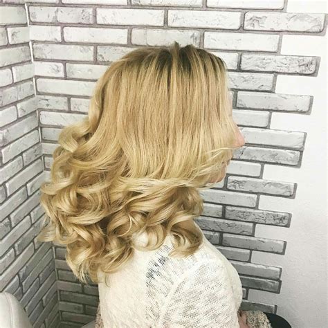 Loose Curls For Medium Hair How To Curl Medium Length Hair Ladylife