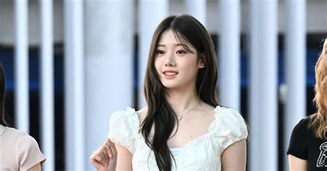 [md포토] 베이비몬스터 로라 청순미 넘치는 보트 네크라인