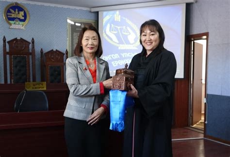 Ерөнхий шүүгчид шүүхийн тамга тэмдгийг гардууллаа Булган аймаг дахь Шүүхийн тамгын газар