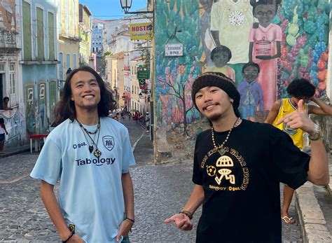 Jun Otsuka タビオロジ初グッズ！ Golとのコラボtシャツの注文が開始しました😎⚽️ Tシャツの胸の文字の意味はスペイン語で… 「俺たちめっちゃ旅好き！」です🎶 背面には僕らの