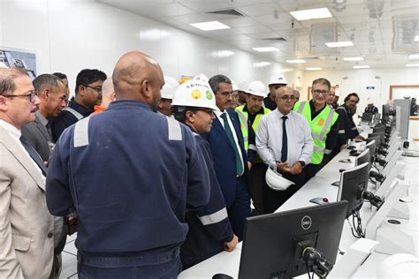 Sonatrach Hakkar En Visite Au Champ Gazier De Hassi Bahamou Récemment Entré En Service