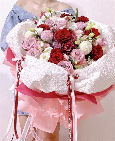 E Florist · 花述 人与花的对比图 模特168cm 可以参考多大哦！ 客订 Xl 混搭花束 ·