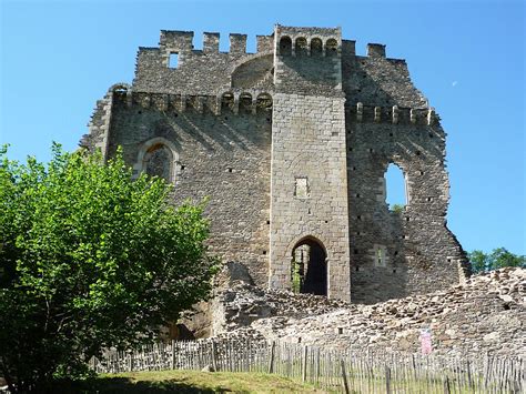 Chateaux Et Mottes Feodales
