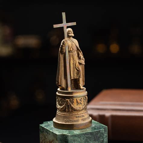 Купити статуетку з бронзи та мармуру Князь Володимир в Україні