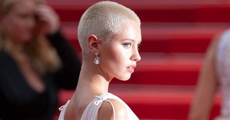 Iris Law Judes Daughter Debuted A Blonde Buzzcut At Cannes