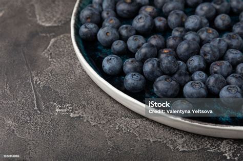 블루베리 질감 배경에 잘 익은 신선한 블루베리 비타민 건강에 좋은 음식 육즙이 많은 베리 복사 공간 텍스트 배치 건강한 생활방식에 대한 스톡 사진 및 기타 이미지 Istock