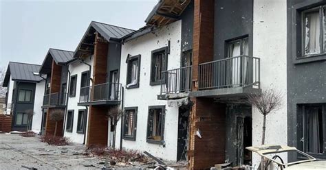 У Бучі після окупації відновили 900 будівель фото до і після