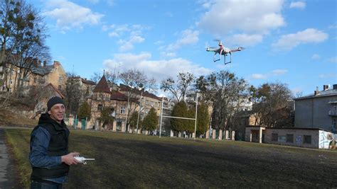 Важко говорити про Олега Собченка в минулому часі Він не мав загинути бо Бог не має забирати