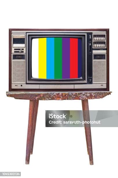 오래 된 레트로 컬러 텔레비전 테스트 화면을 흰색 배경에 고립 된 오래 된 나무 테이블에 나무 홈 Tv 수신기 0명에 대한 스톡 사진 및 기타 이미지 Istock