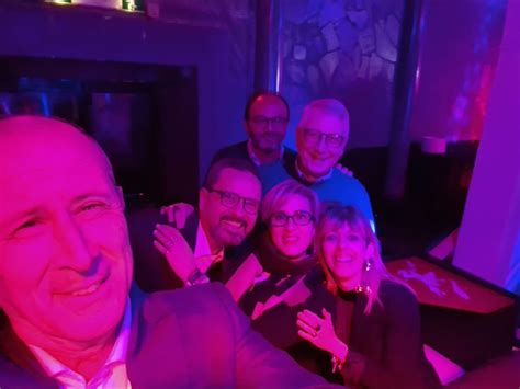 Questa Sera Abbiamo Lasciato Ogni Pensiero Alle Nostre Spalle Ci Siamo Presi Una Serata Per Noi