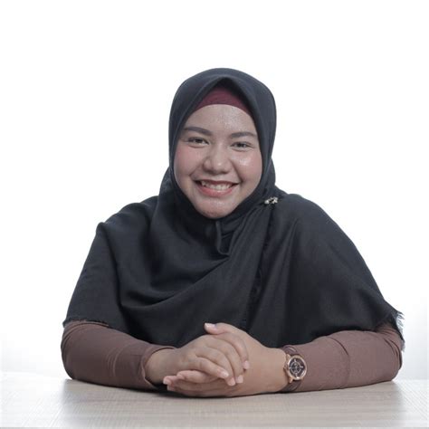 atika fitri head of operations stockbit linkedin