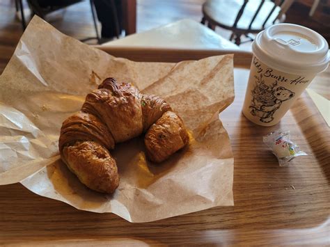 용리단길에 오픈한 크로와상 맛집『테디뵈르하우스 Teddy Beurre House』에서 『바질 크로와상』를 먹어봤어 중구통신